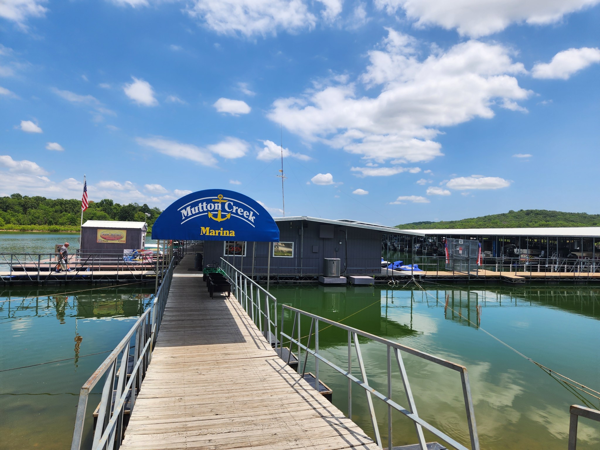 Boating on Stockton Lake – Mutton Creek Getaway
